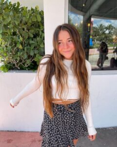Ana Stowell Age, Height, Wiki, Net Worth, Boyfriend & Bio